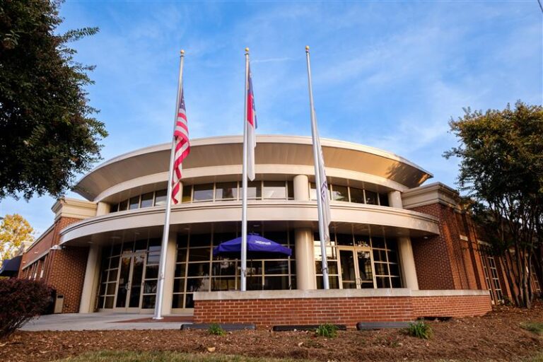 Kenneth F. Kahn School of Law’s Clinical Programs | Law School | High ...