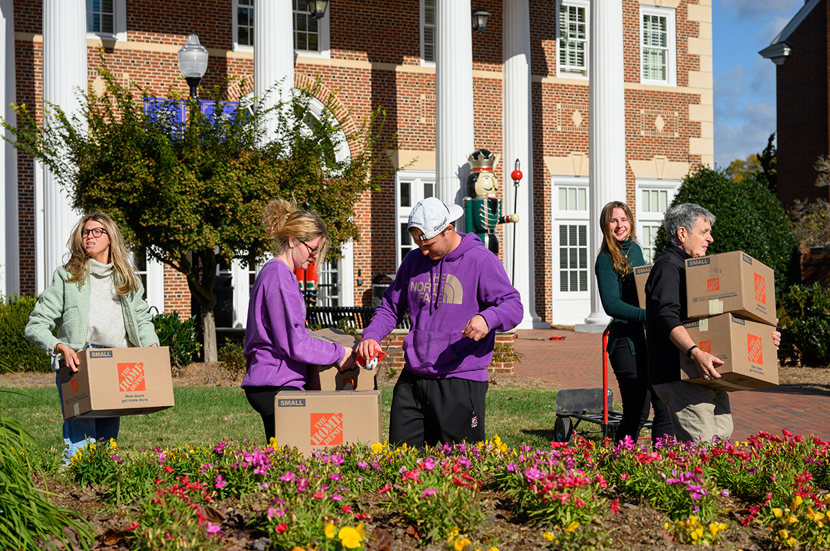 HPU Students Provide Thanksgiving Meals for 100 Local Families | High ...