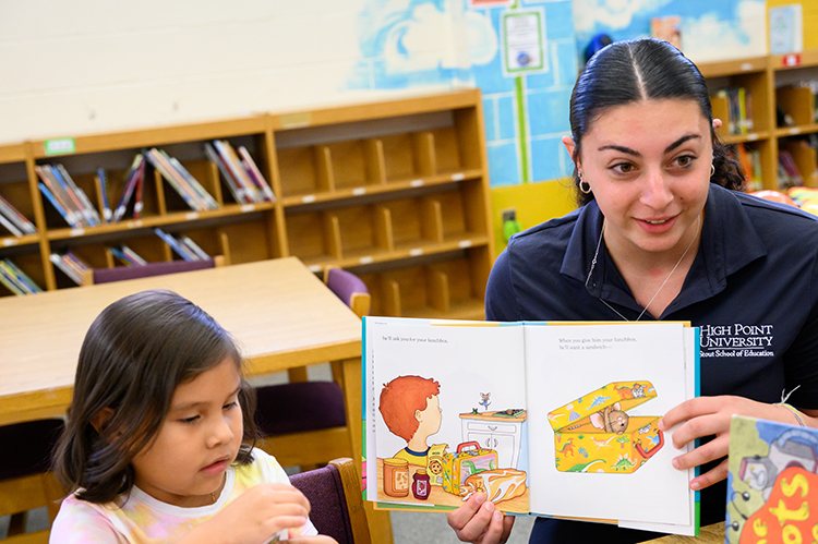 HPU Freshmen Share Books with Fairview Elementary | High Point University