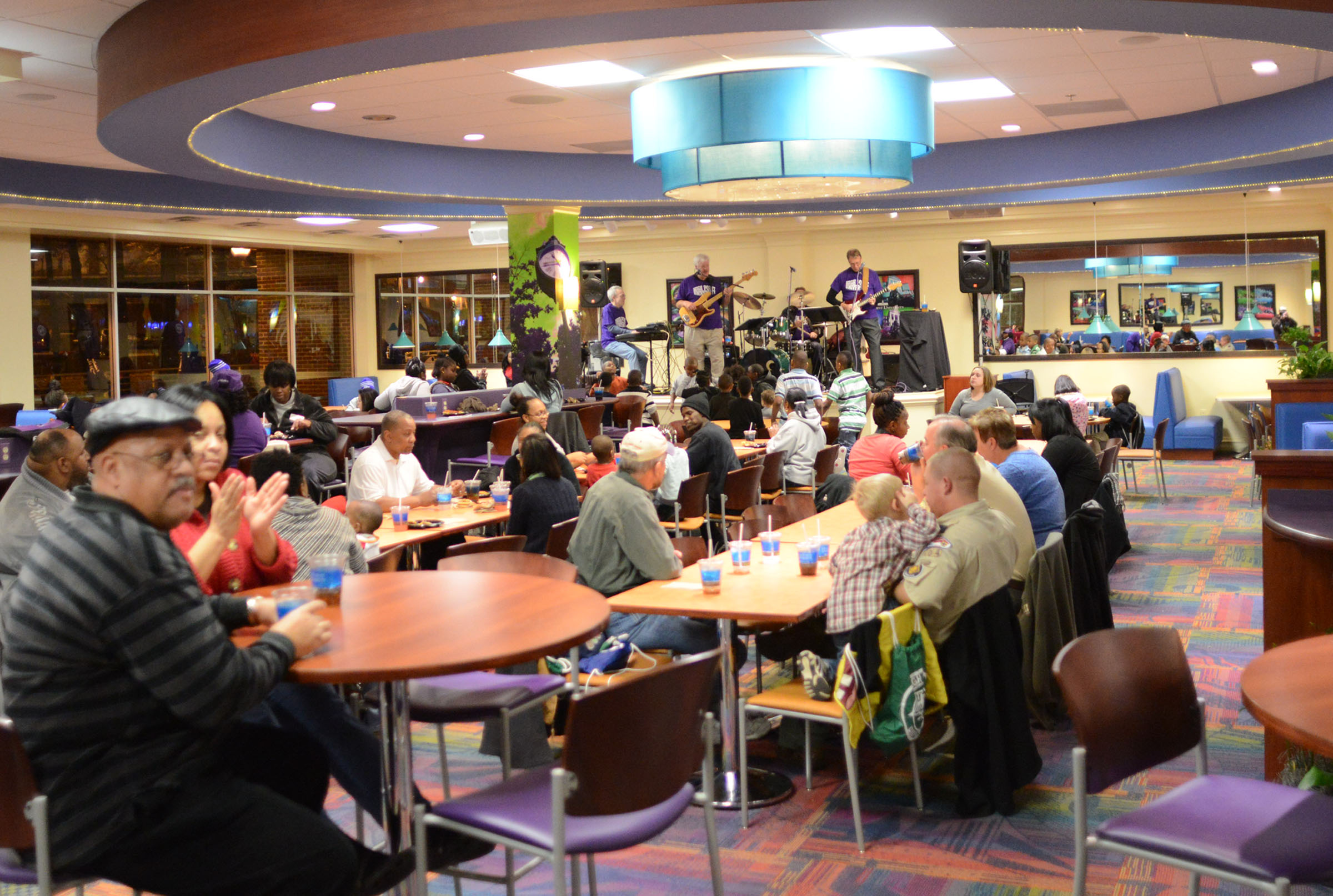 High Point University Feeds 400 People on Campus | High Point University