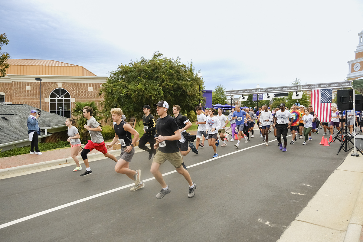 HPU Hosts 8,000 Visitors at the Fall Family Weekend | High Point University