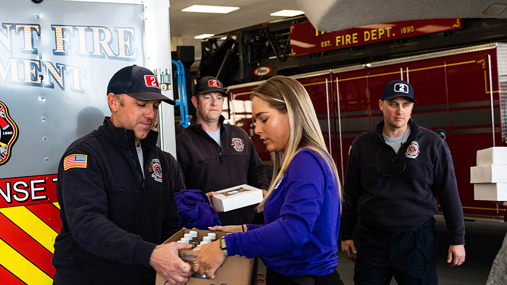 HPU Students Thank First Responders | High Point University