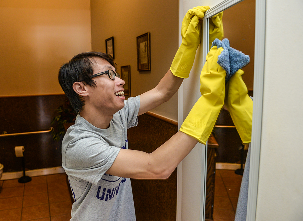 Pharmacy Students Give Back to City | High Point University