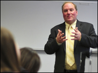 Renowned Investigative Reporter Delves into 21st Century Journalism ...